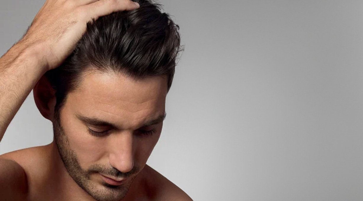 Comment éviter la chute de cheveux chez l'homme ? | VICHY